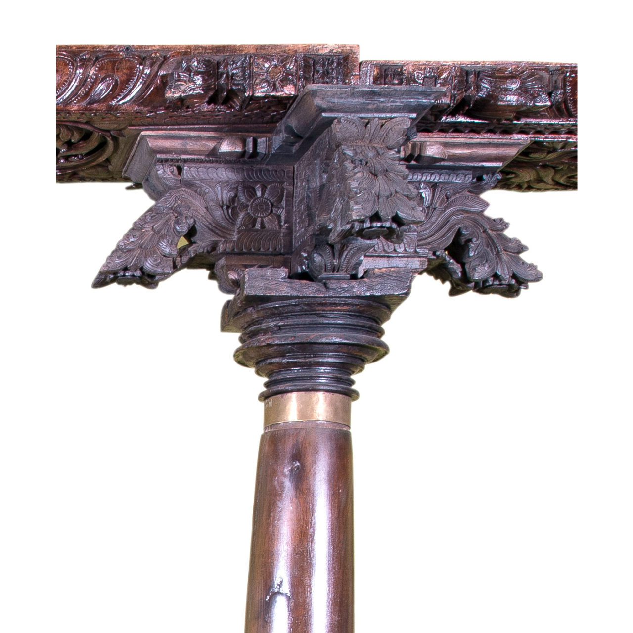 Cross-top Inlay Columns: Antique Architecture by AOI Home