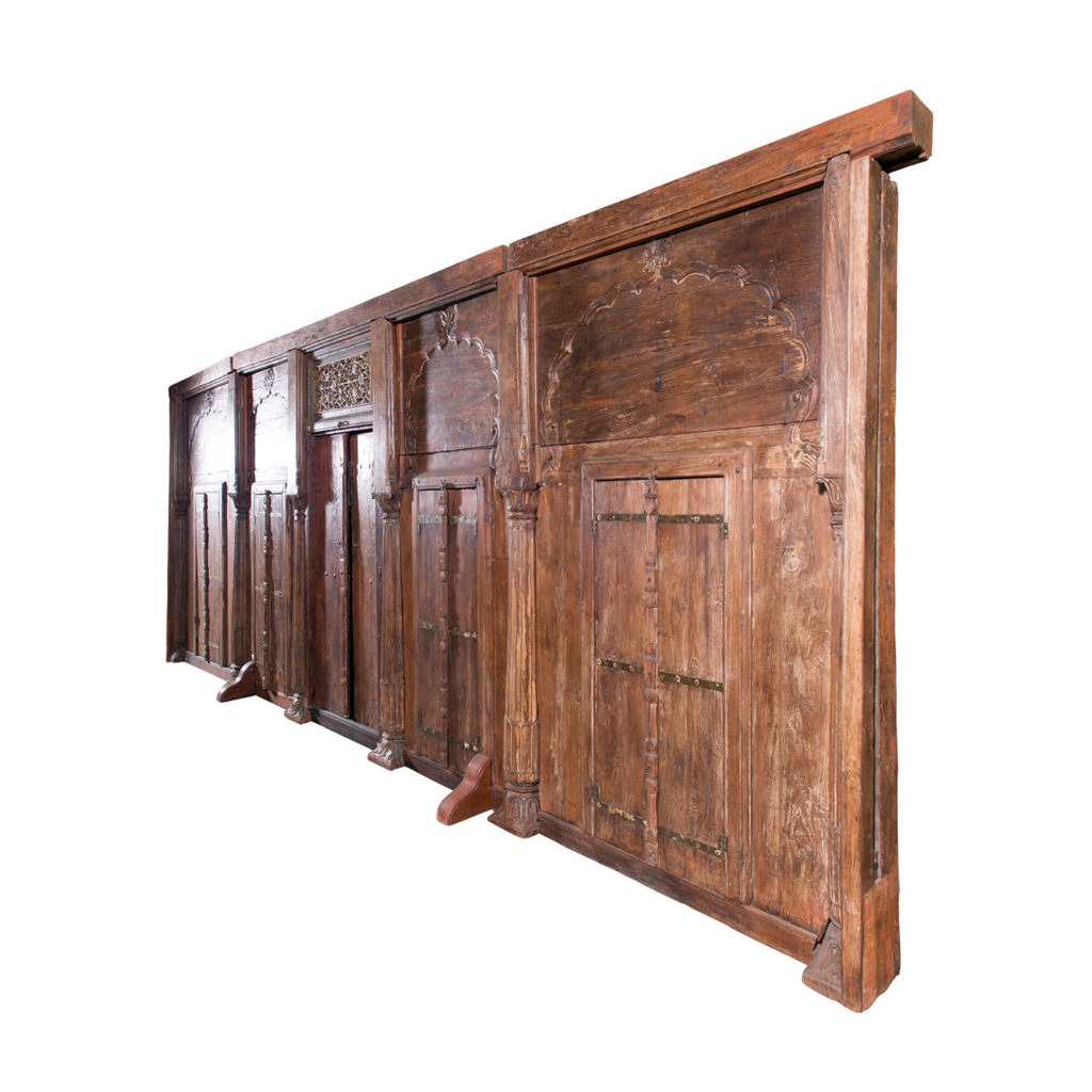 Antique Balcony Wall: Antique wall with 1 door and 4 windows